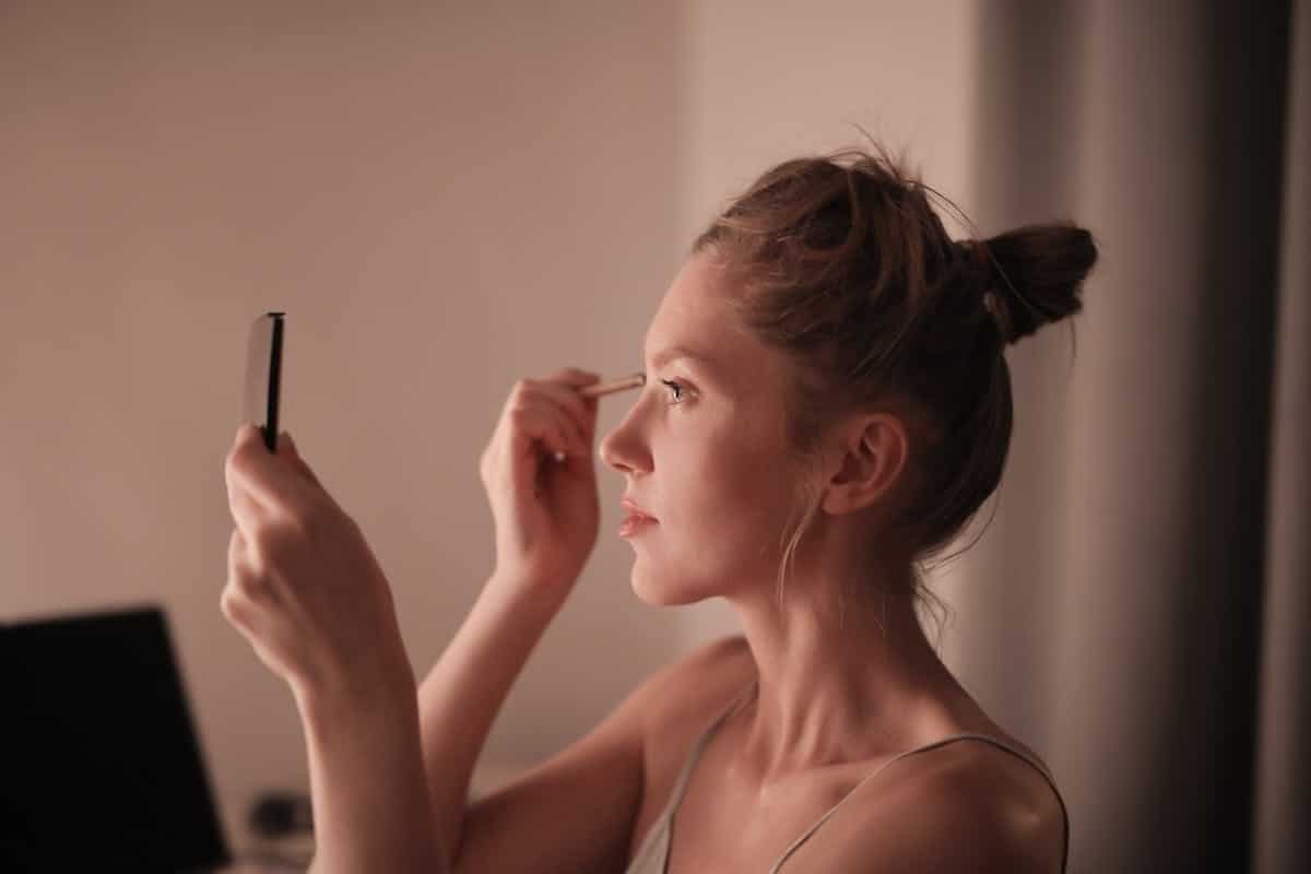 Les erreurs de maquillage à ne pas commettre absolument - Kristal Beauté Les erreurs de maquillage à ne pas commettre absolument - Kristal Beauté